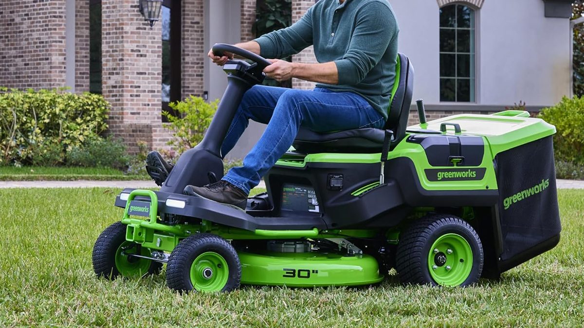 Greenworks' 60V CrossoverT 30-inch riding tractor with bagging system ...
