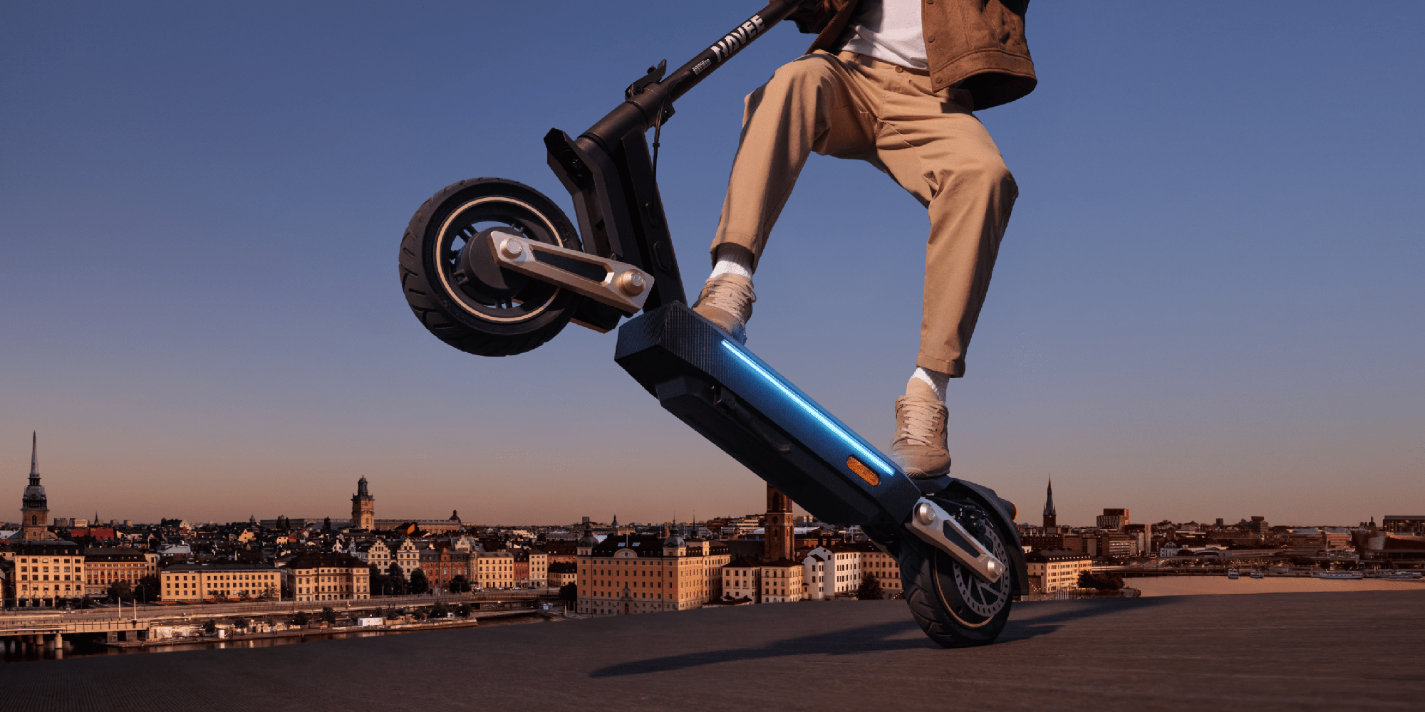 Navee's Independence Day Sale returns the new ST3 Pro electric scooter with Apple Find My to a ...