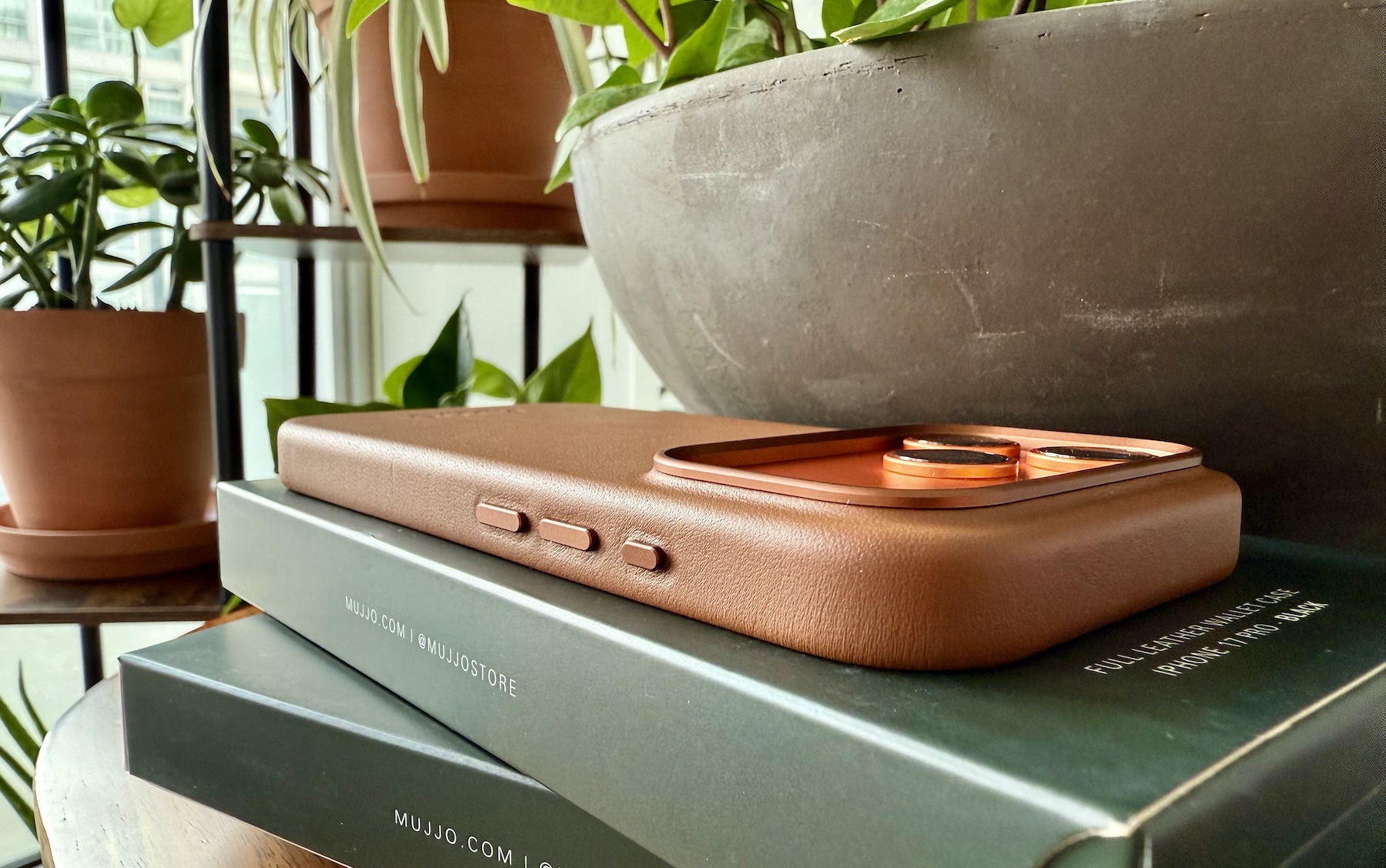 MUJJO Full Leather iPhone 17 Pro Case review